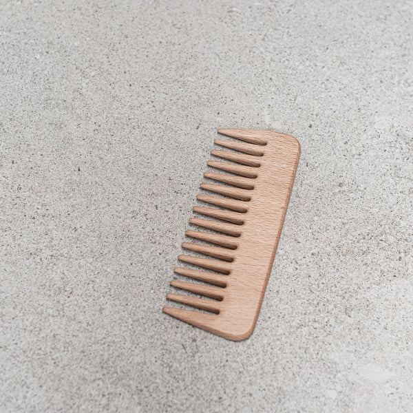 Beechwood Wide Tooth Comb – Miss Molly Eco Lux